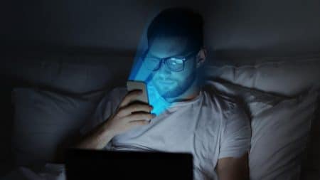 How Do You Test Anti-Radiation Glasses Without Blue Light?